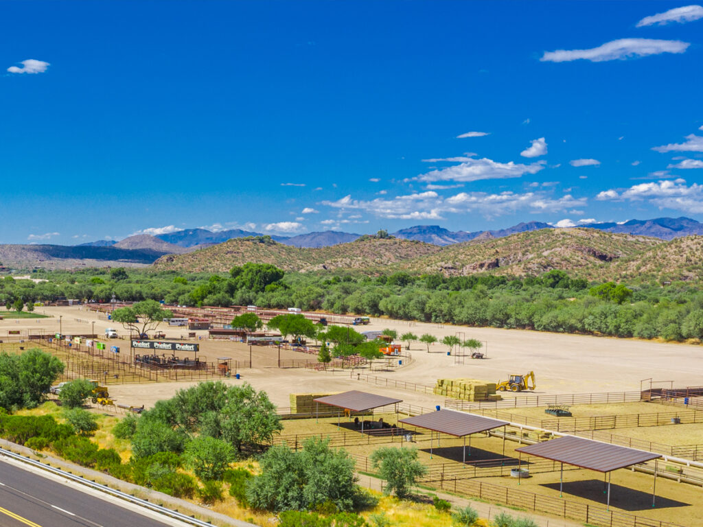 Stalls/RV - Rancho Rio